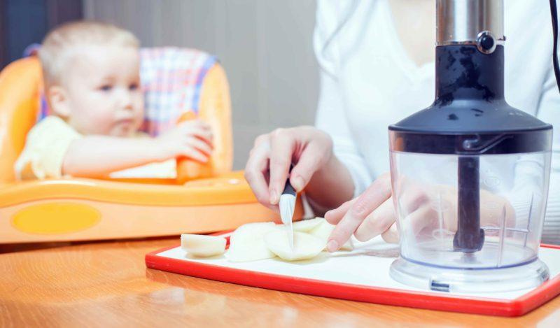 Introducing Solids to My Baby: Baby Feeding Milestones By Month ...